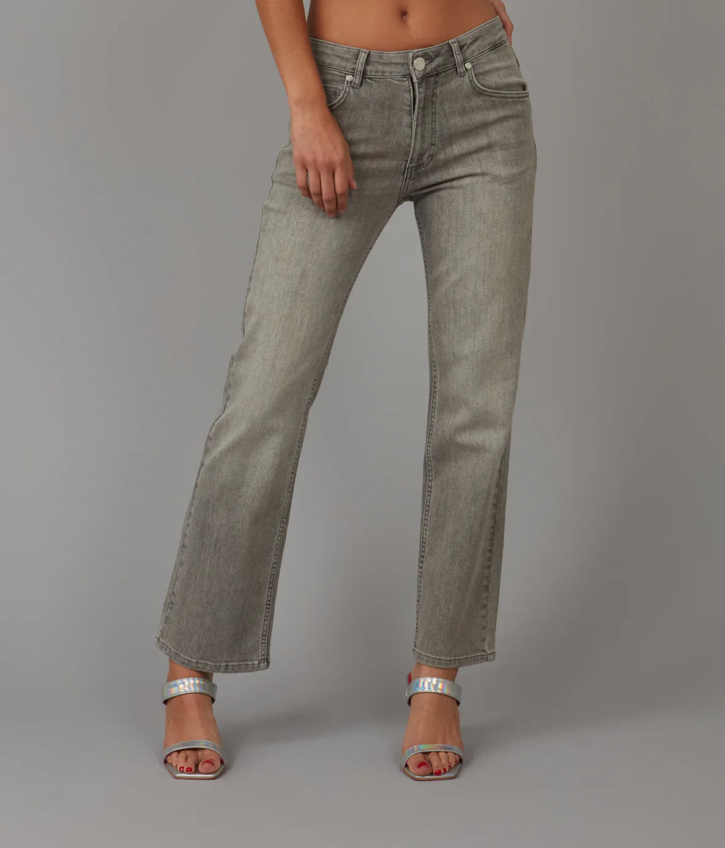 Lola Jeans Denver High Rise Denim Straight Jeans in Mid Ash – Terra ...